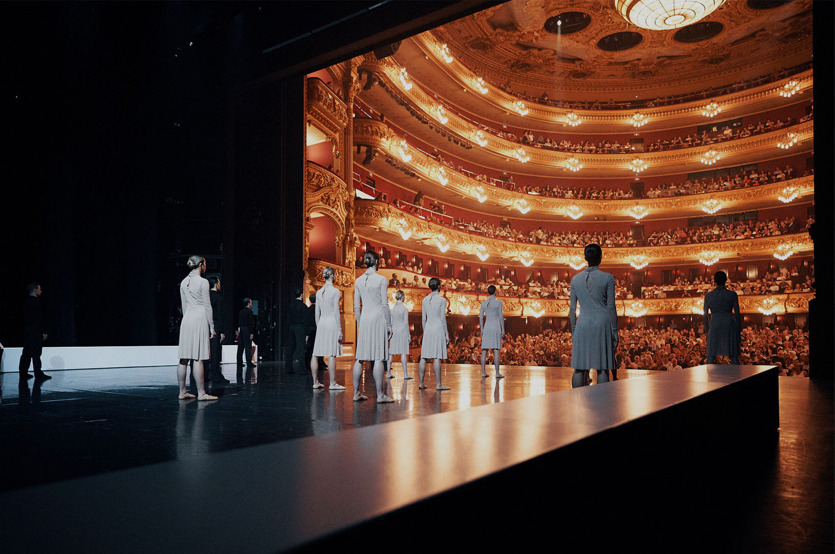 Les Grands Ballets Around the World - Les Grands Ballets Canadiens