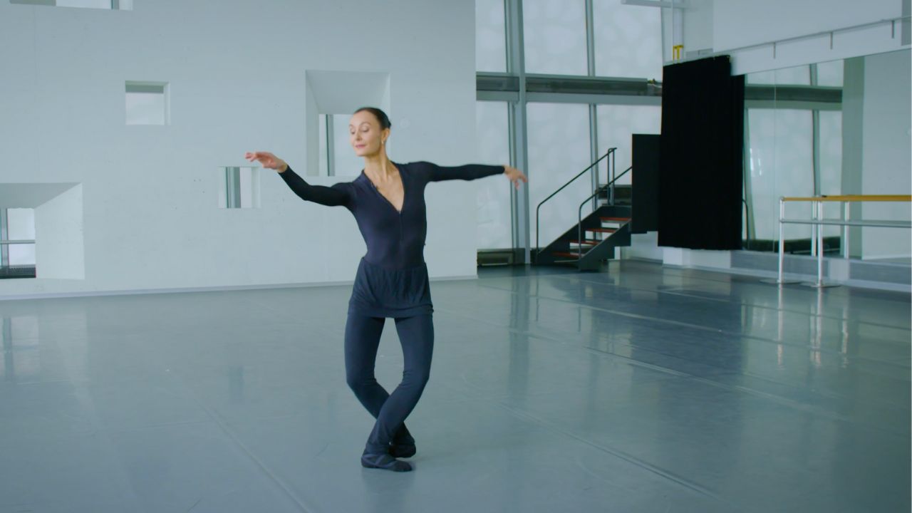 Brisé | Vocabulaire de ballet - Les Grands Ballets Canadiens