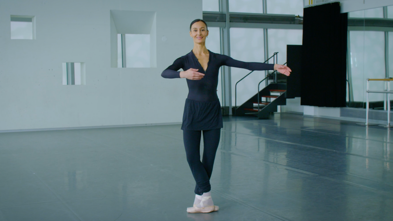 Pirouette en 5e position | Vocabulaire de ballet - Les Grands Ballets ...